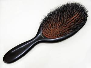 Cum să alegi peria ideală pentru părul tău | Unica.ro