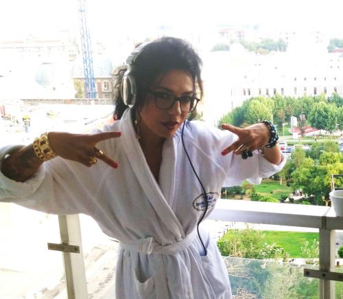 Poze: DJ Wanda locuieşte de un an la hotel | Româneşti, Vedete | Unica.ro