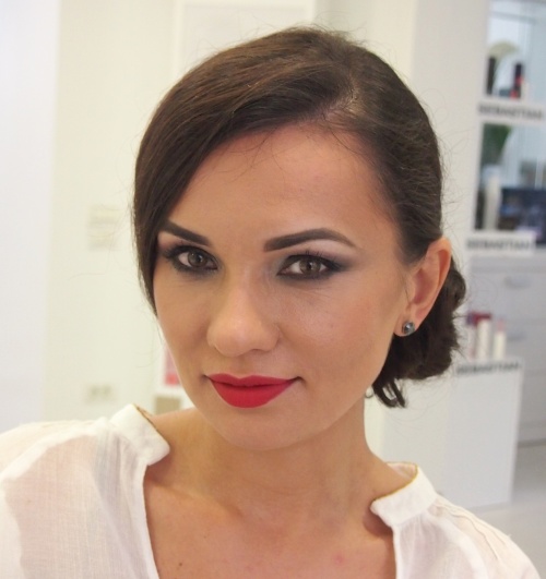 Coc spaniol în 5 paşi! Mirela Stelea te învaţă cum să te coafezi ...