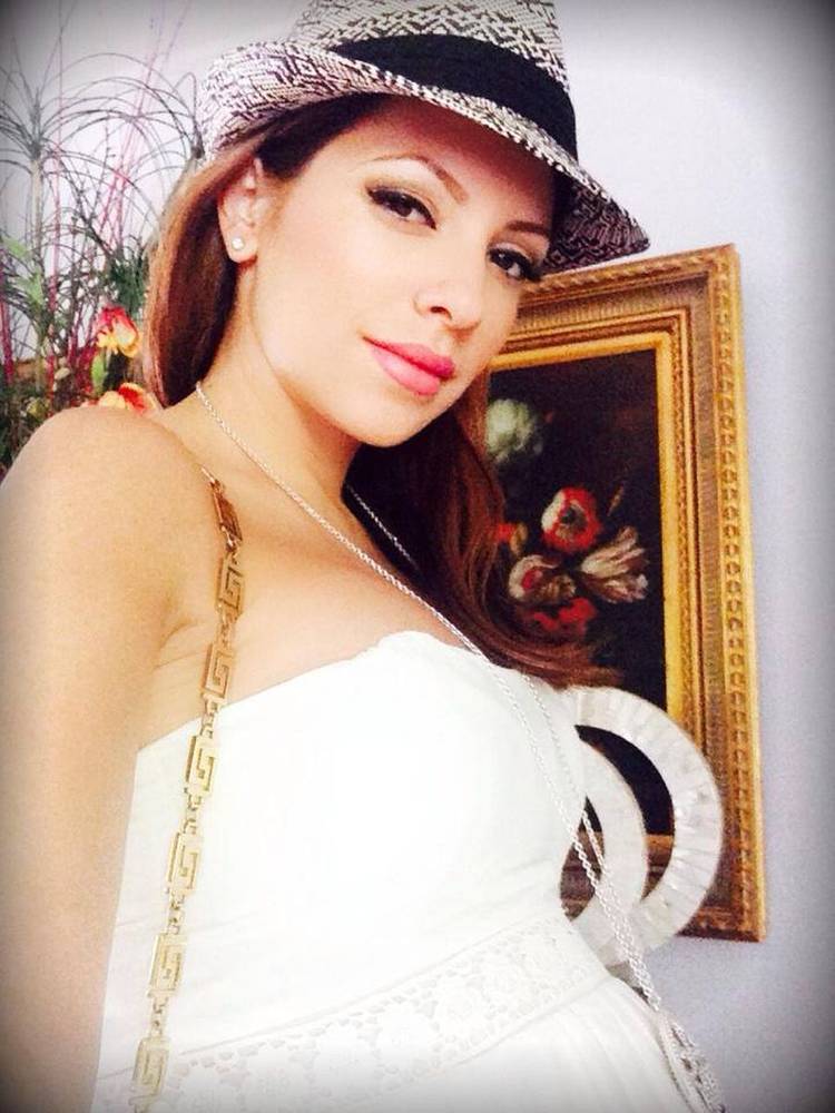 Ce graviduţă adorabilă e Celia! | Știri | Unica.ro