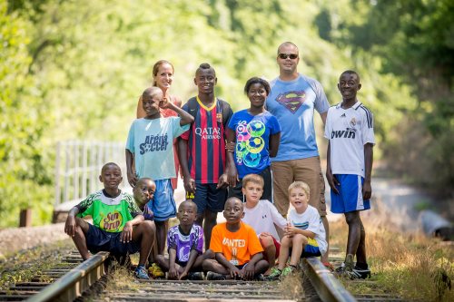 Record mondial: Un cuplu de americani a adoptat opt copii | Unica.ro