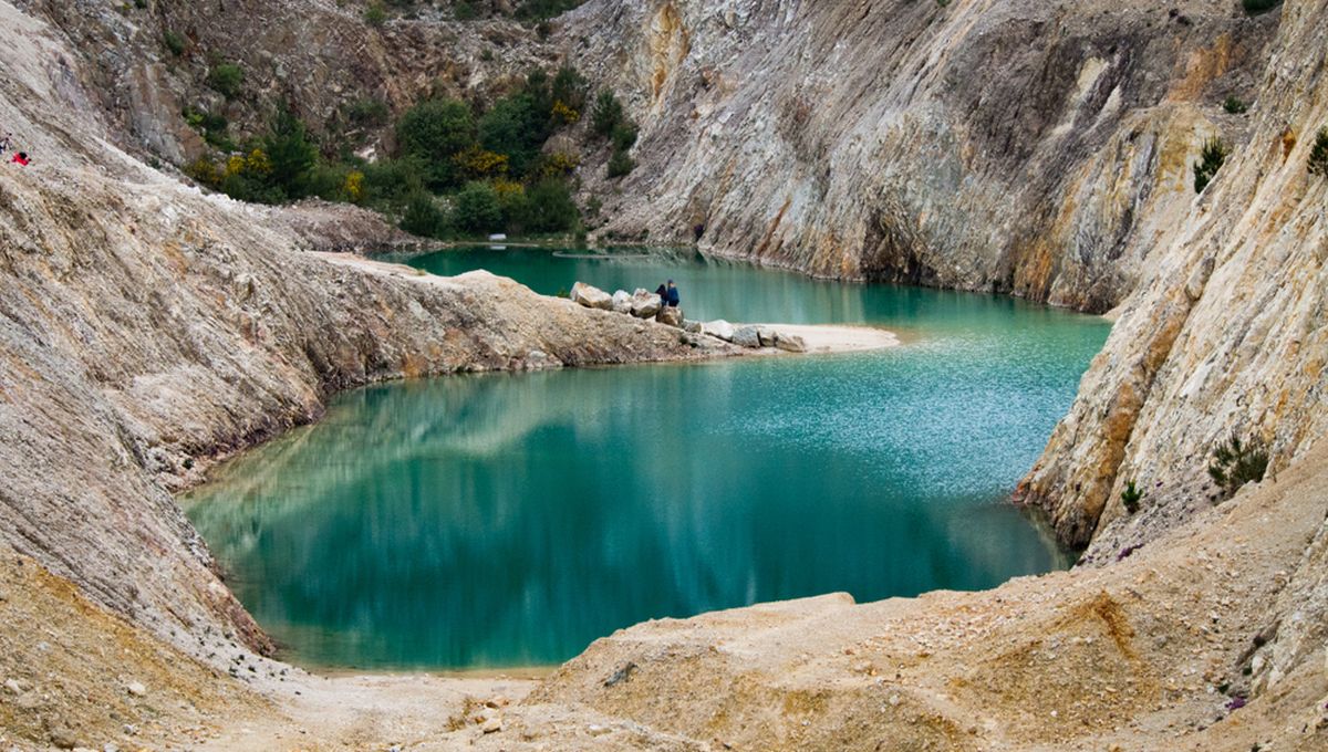 Lacul toxic care a trimis mai mulți influenceri la spital | Diverse ...